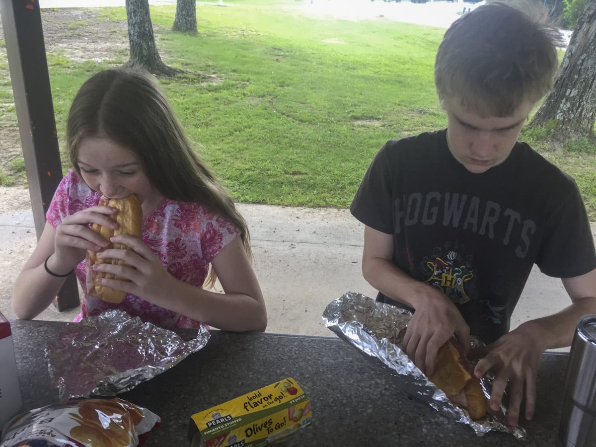 32 Easy Lunch Ideas for Road Trips That Save Time and Money